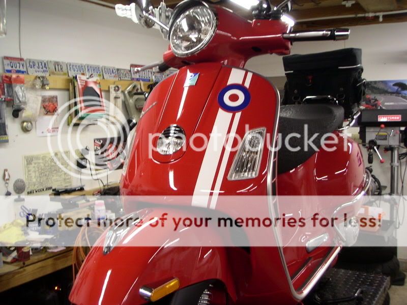 Modern Vespa : Stripes on Vespas